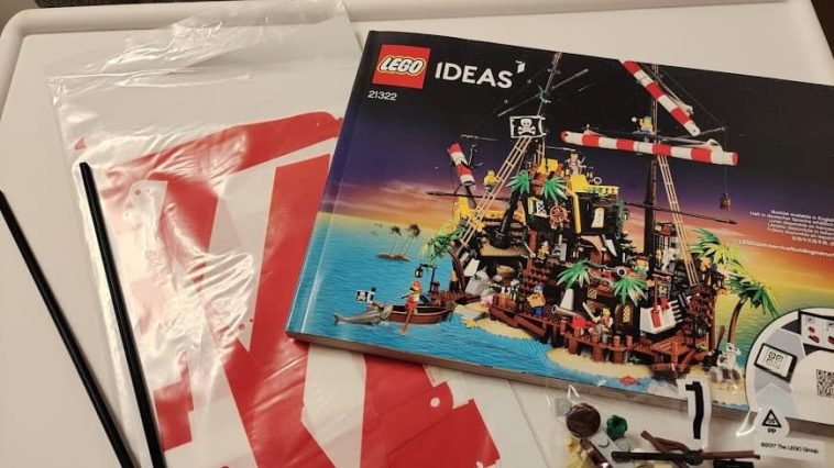 LEGO Ideas 21322 Pirates of Barracuda Bay Review - That Brick Site