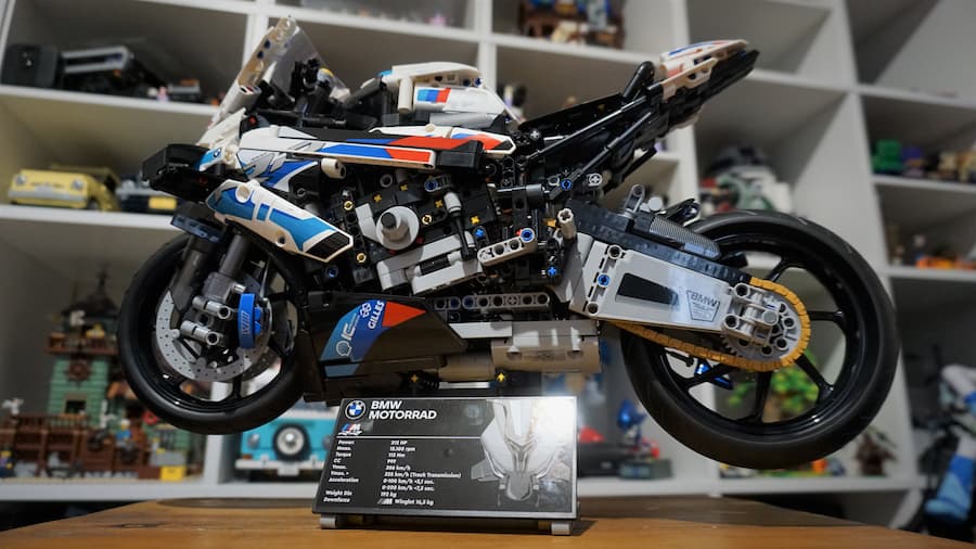LEGO Technic 42130 BMW M 1000 RR Review - That Brick Site
