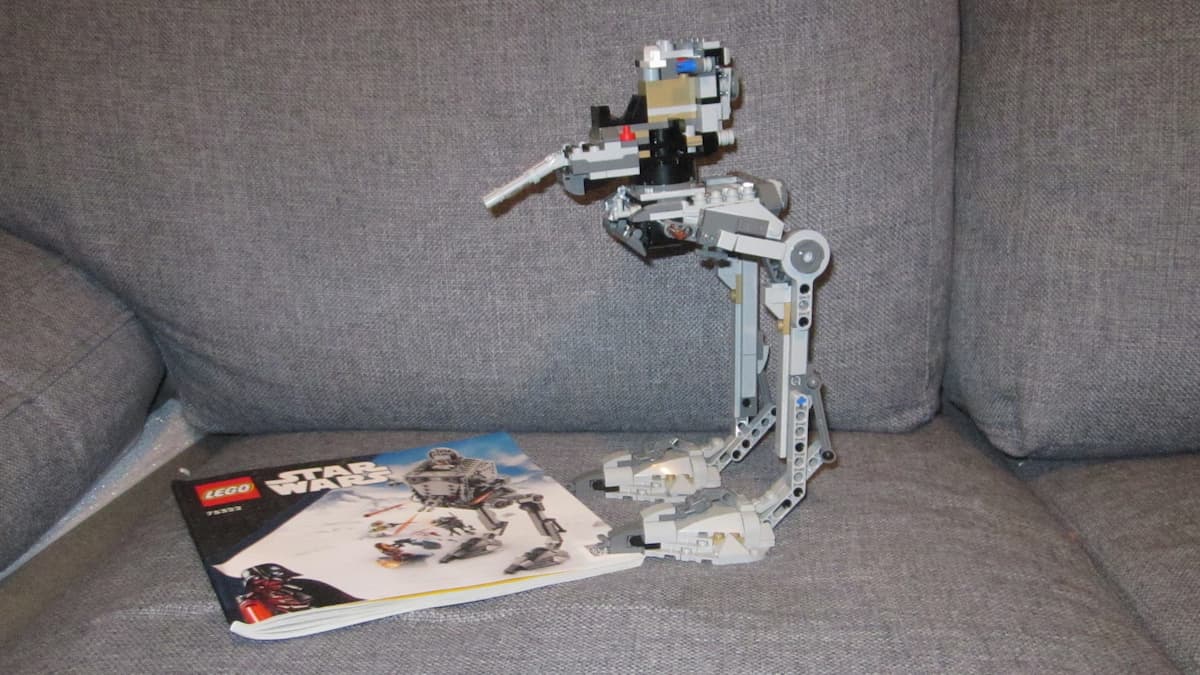 LEGO Star Wars 75322 Hoth AT-ST Review - That Brick Site