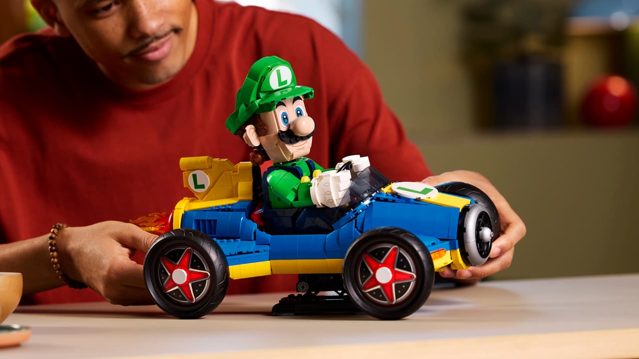 Lego unveils a mega-size Mario Kart Luigi & Mach 8 set - That Brick Site